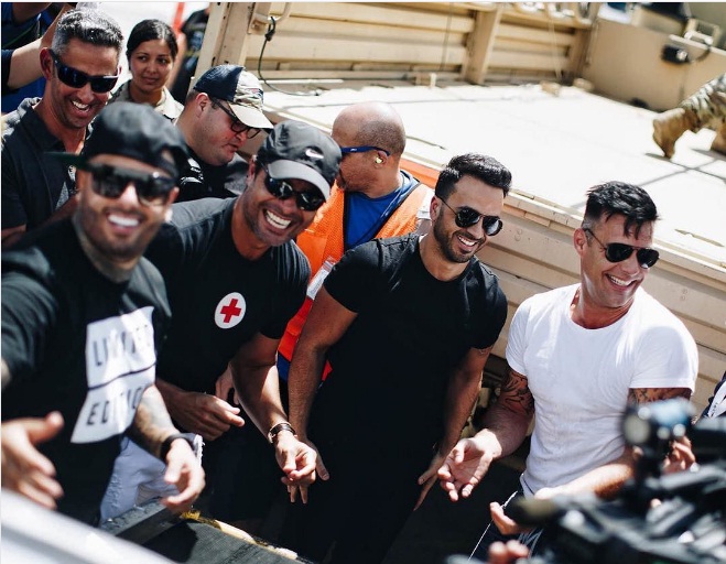 Luis Fonsi y Ricky Martin ponen manos a la obra en Puerto Rico
