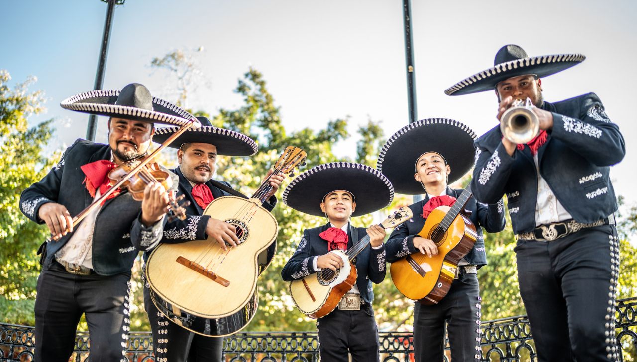 México busca romper récord Guinness con más de 700 mariachis tocando en ...