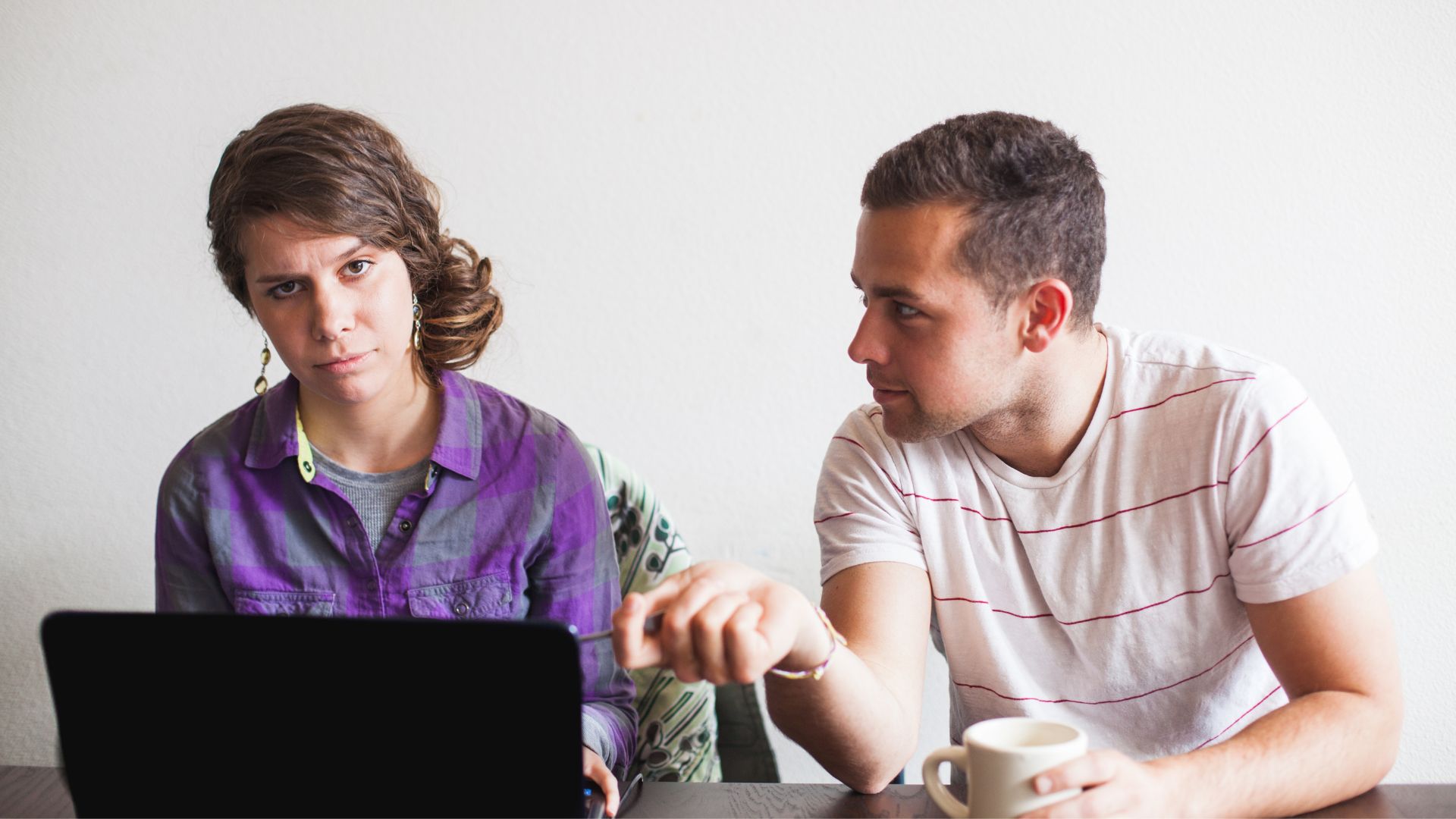 Con este gesto puedes saber si la persona con la que hablas está ...