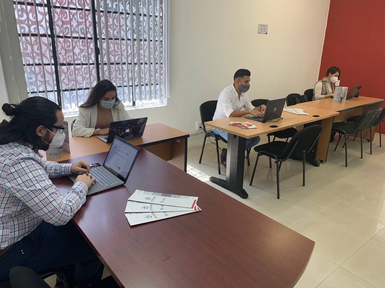 Empresas comienzan el 2021 contratando gente