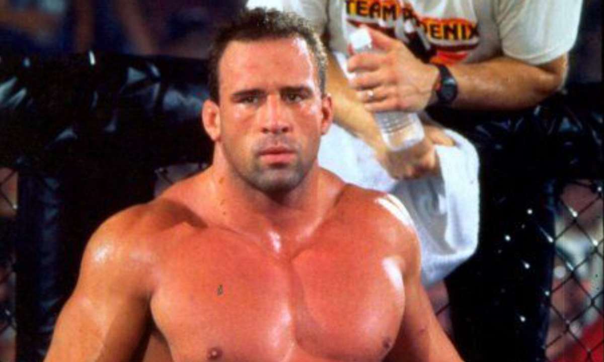 Luchador de UFC Mark Coleman salva a su familia de incendio