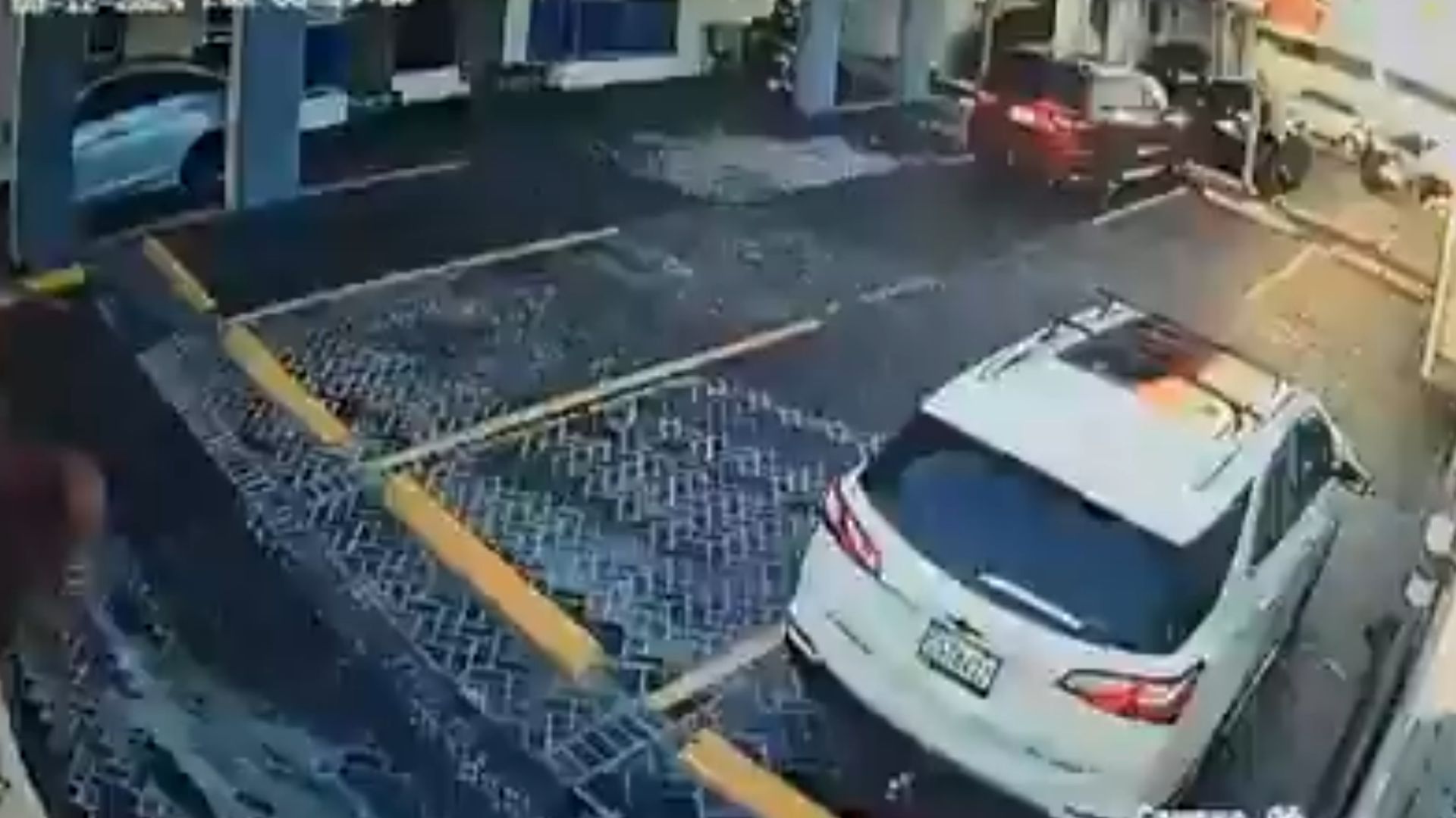 Génesis Lugo: mujer se avienta de edificio con su hija en Villa Mella ...