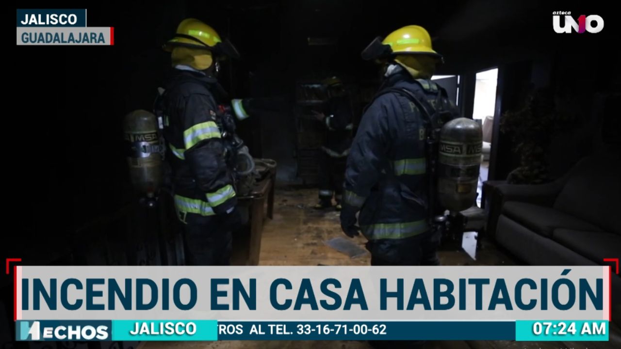 Bomberos de Guadalajara sofocaron incendio en casa habitación con personas atrapadas