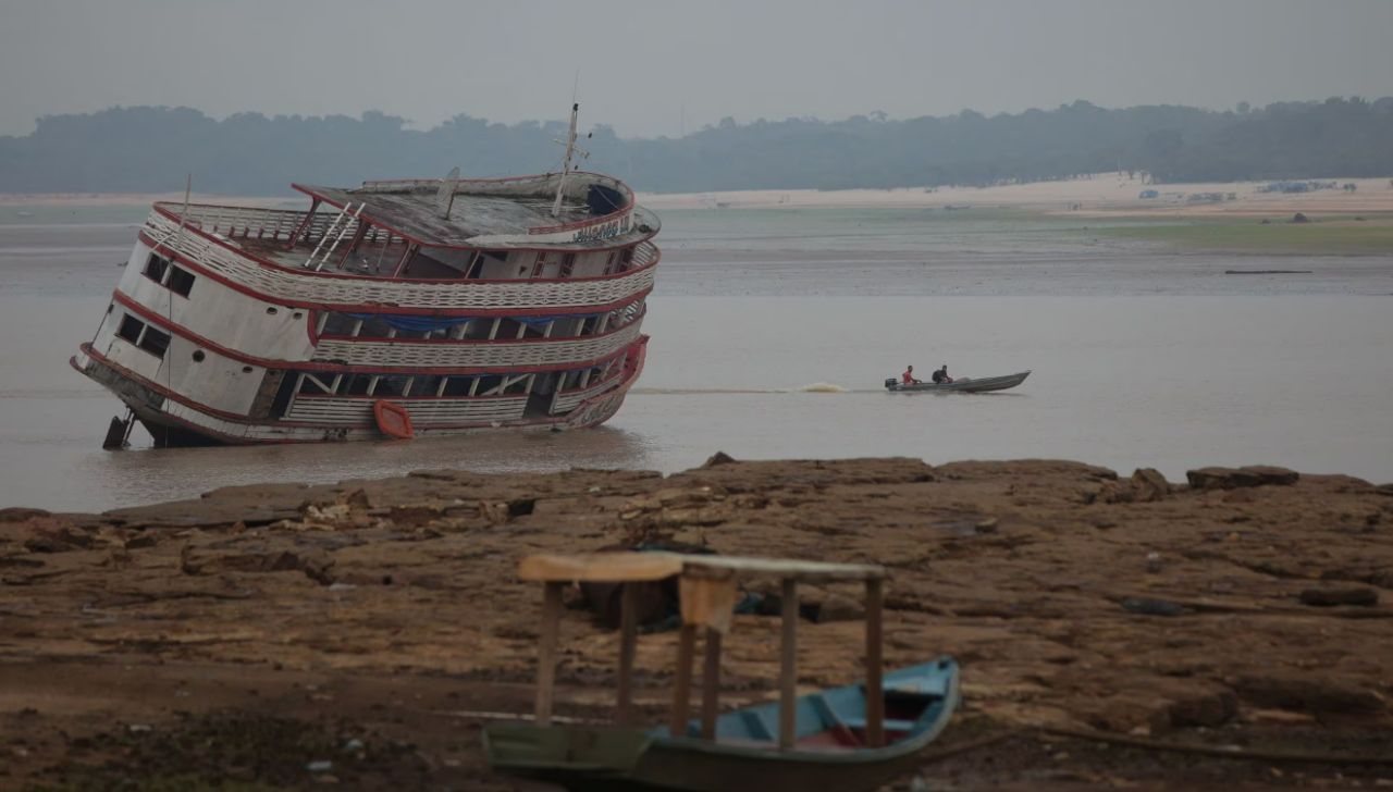 La sequía y niveles de agua en el Amazonas alcanzan lo más bajo en un siglo