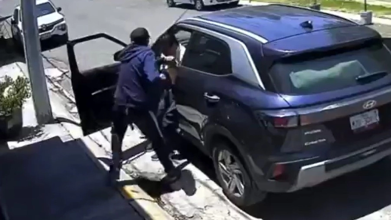 VIDEO: Ladrón falla robo de camioneta en Edomex y se dispara por ...