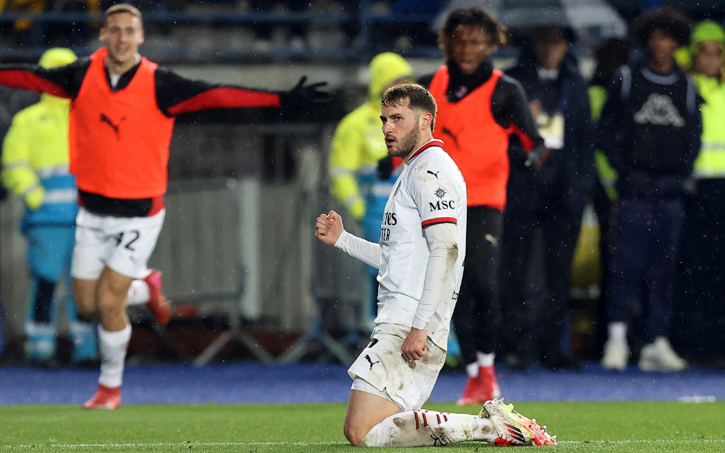 Santiago Gimenez marca GOLAZO con el Milan en la Serie A