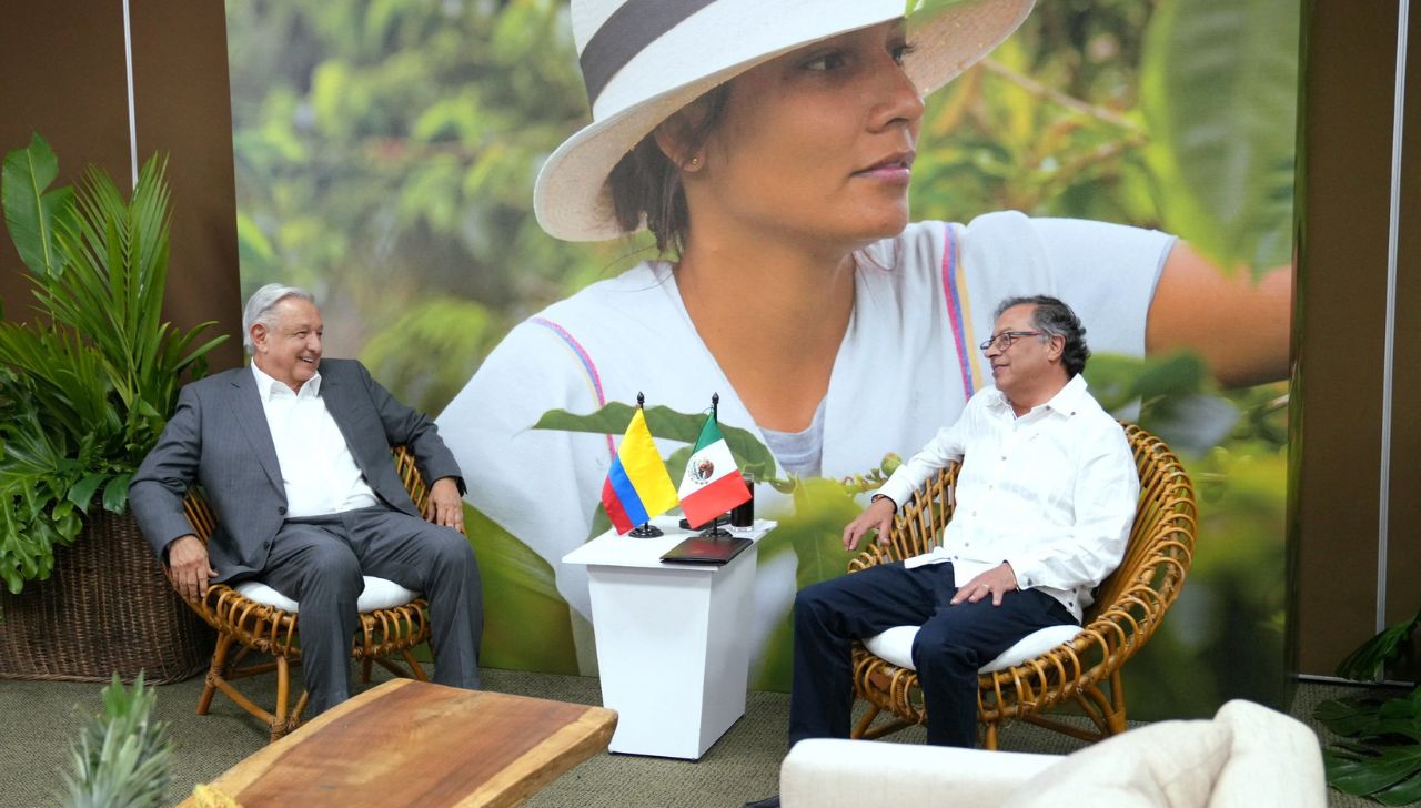 Gira AMLO: Se reúne con Gustavo Petro en Colombia para encuentro bilateral