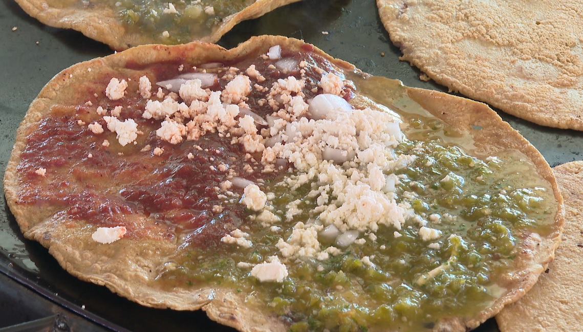 Memelas, uno de los famosos platillos poblanos estuvo de fiesta en Puebla