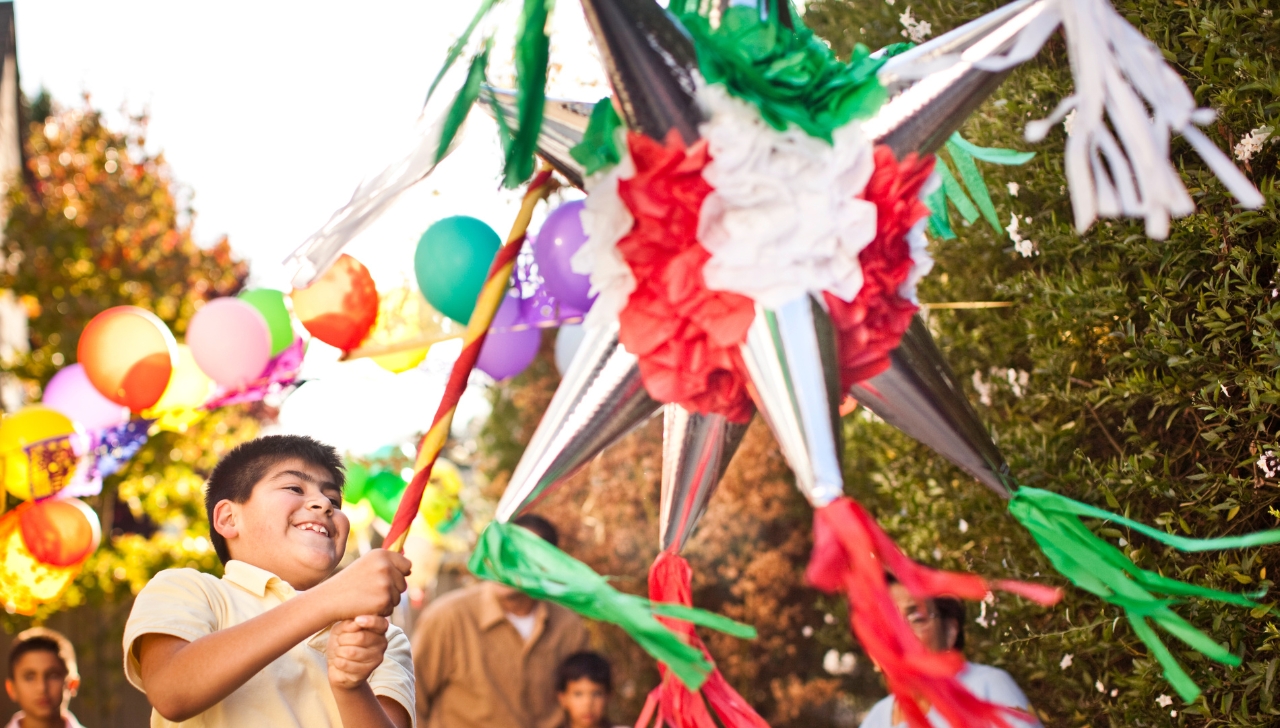 Piñatas tradicionales ya se venden en los mercados para las posadas ...