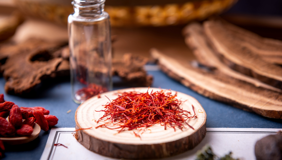 ¿Qué beneficios tiene tomar té de azafrán?