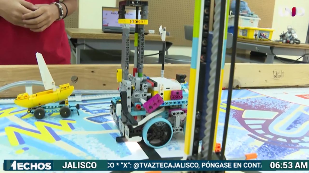 Alumnos de escuela crean proyecto de robótica para competir en concurso nacional en la CDMX