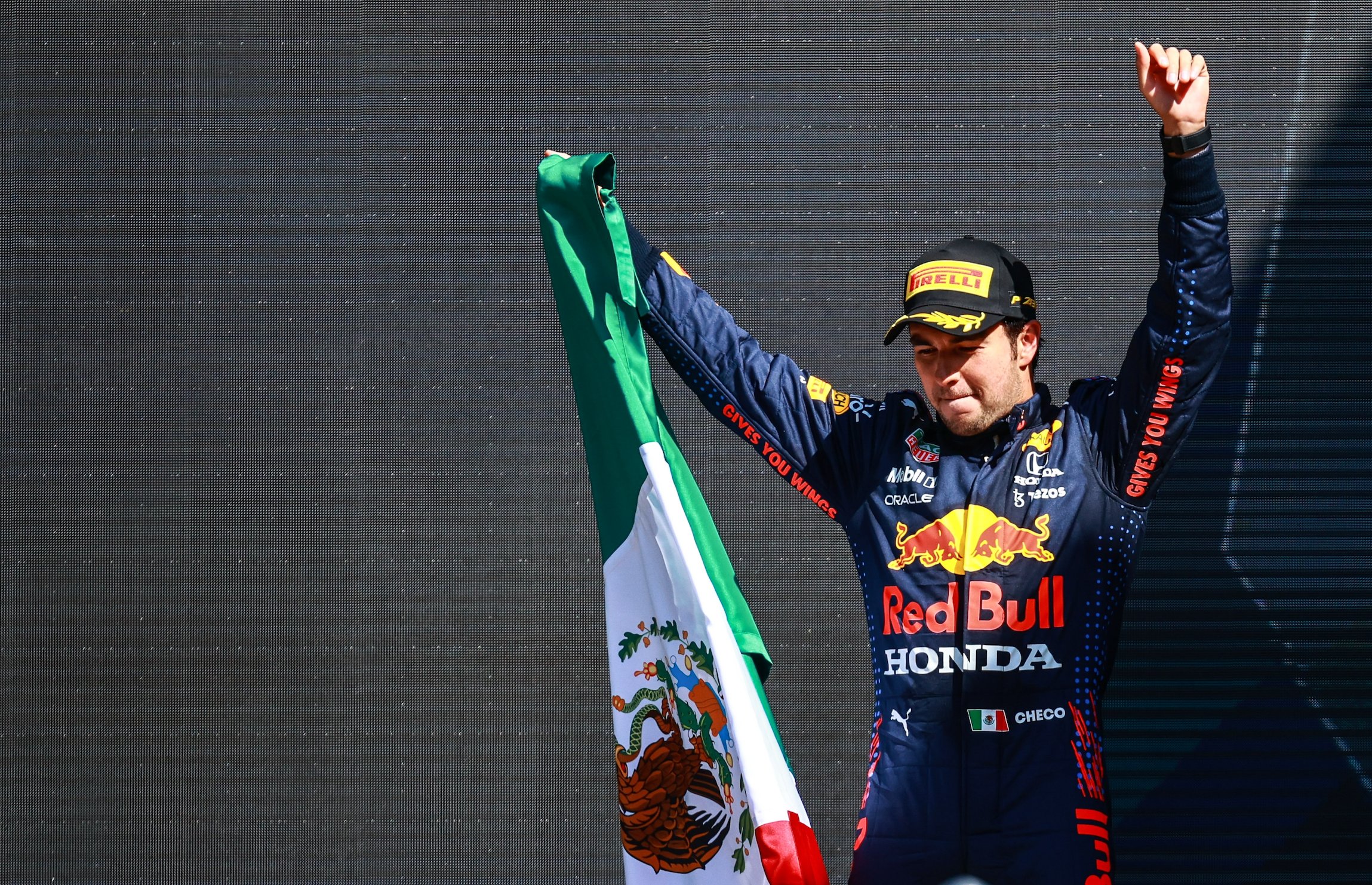 El gran festejo que Red Bull hizo por el cumpleaños de Checo Pérez