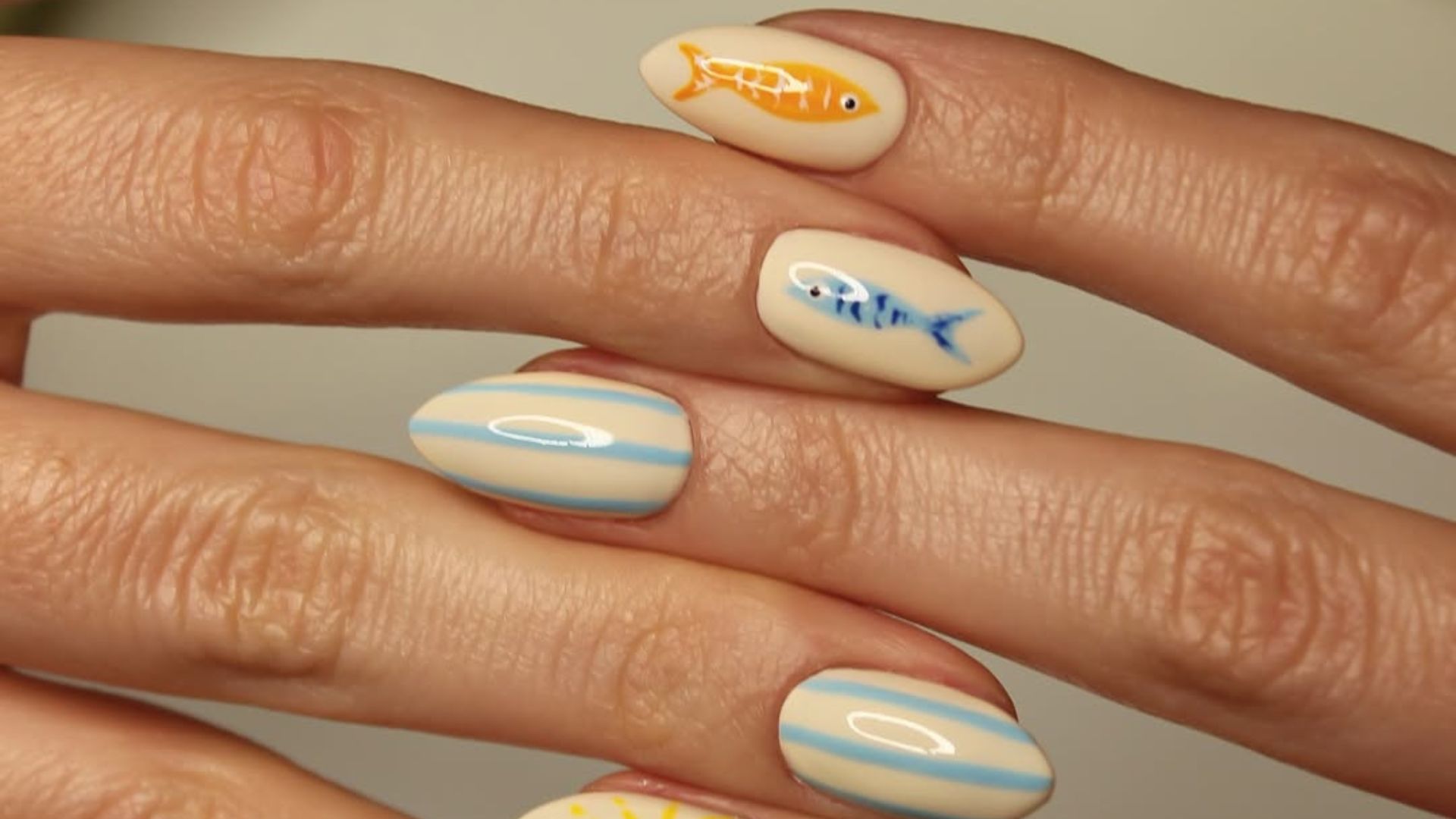 8 diseños de uñas con peces para tus vacaciones en primavera 2026; son ...