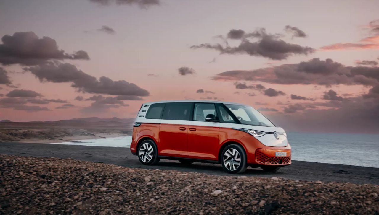 Justo en la nostalgia; así es la nueva combi eléctrica de Volkswagen ...