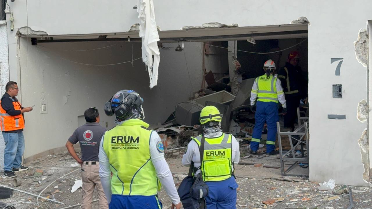 Explota casa por fuga de gas en la CDMX; bomberos trabajan en Álvaro ...
