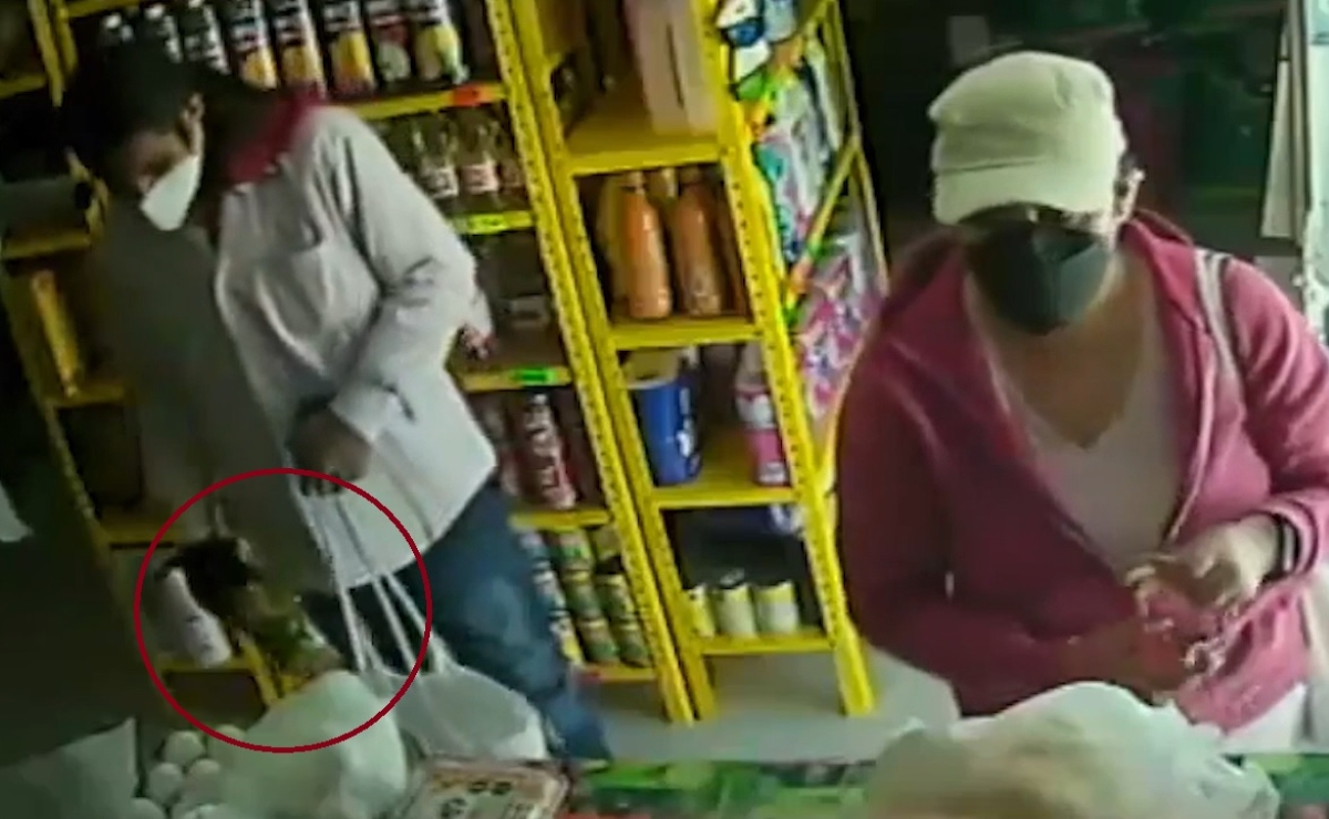 Captan a hombre robando mercancía en una miscelánea en Puebla