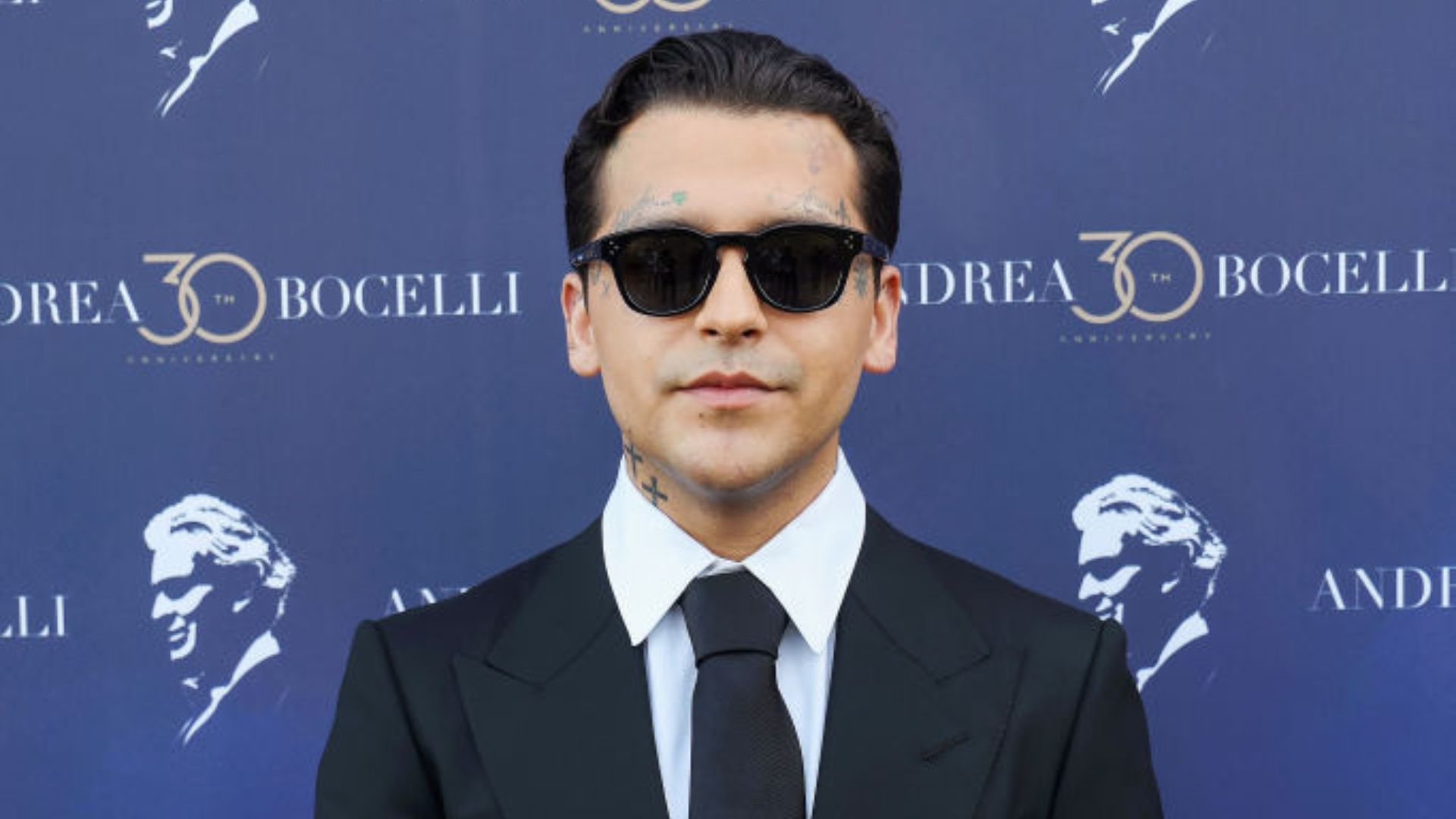 Christian Nodal canta con Andrea Bocelli en Italia