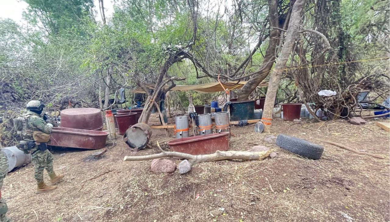 Semar y FGR decomisan narco laboratorio con 54 mil kilos de metanfetamina