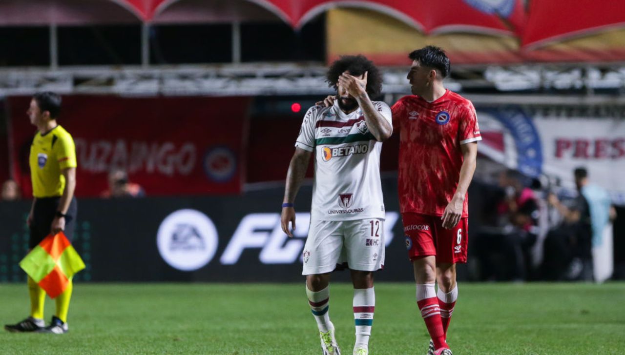 Marcelo fractura a Luciano Sánchez de Argentinos Juniors en Libertadores