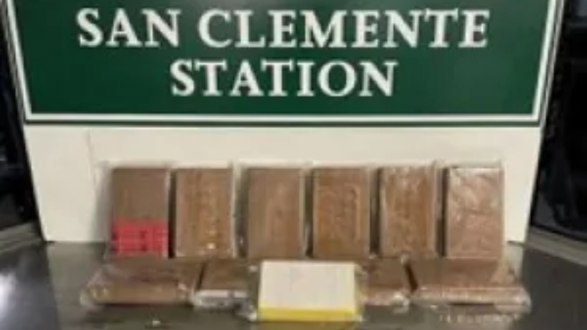 La CBP detuvo un vehículo en la frontera de San Diego y encontró esta ...