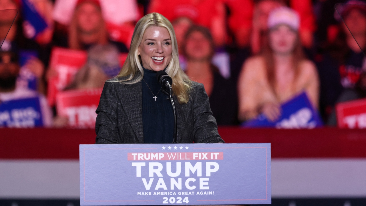 Pamela Bondi es elegida por Donald Trump para ser Fiscal General de Estados Unidos