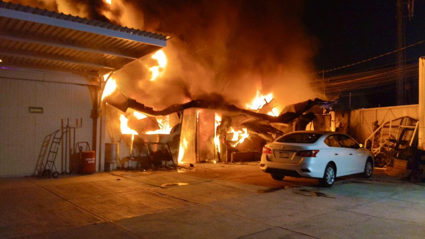 Incendio consume bodega en la colonia el retablo, Querétaro 11 febrero 2025