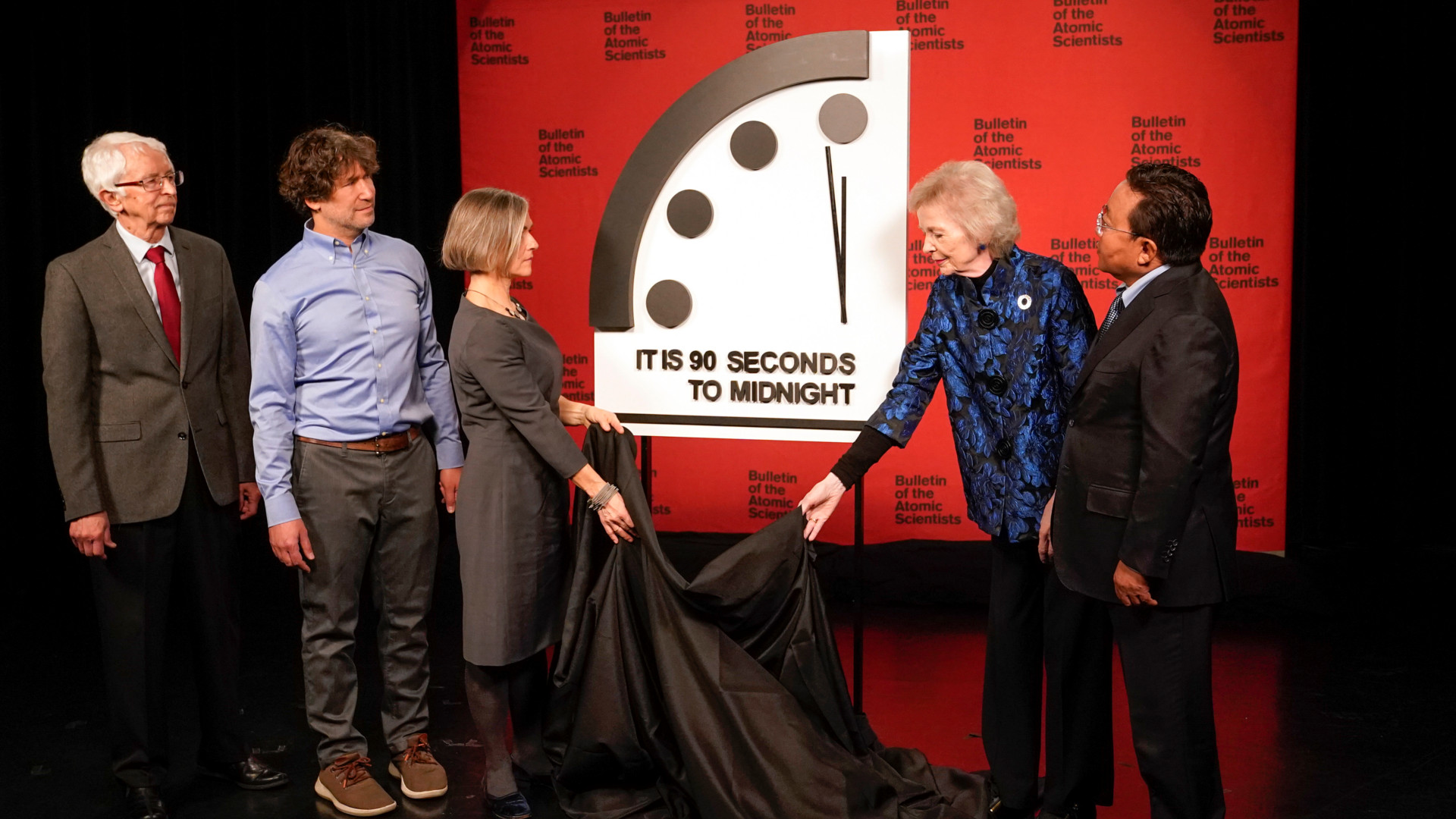 "Reloj del fin del mundo" avanza por guerra en Ucrania