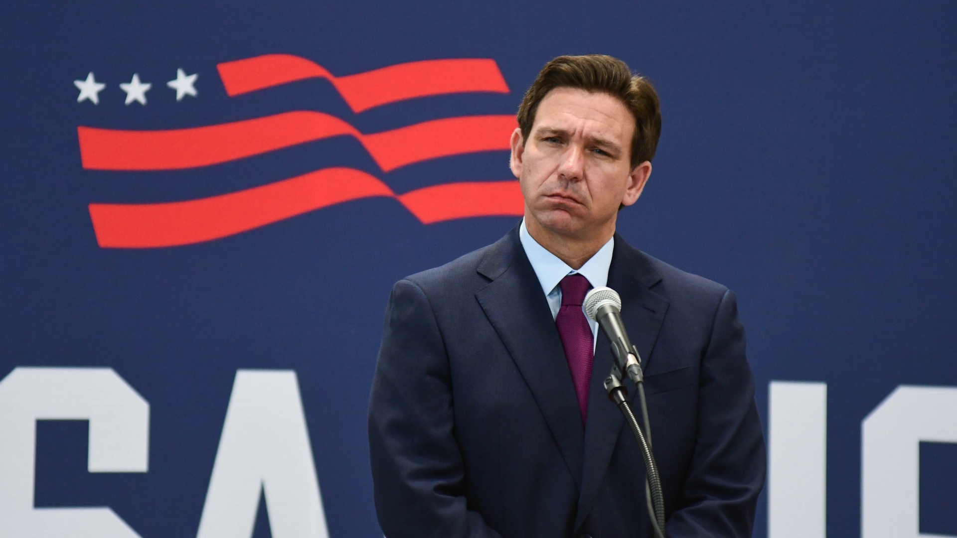¿Cuánto dinero tiene Ron DeSantis y cuál es el secreto de sus ingresos?