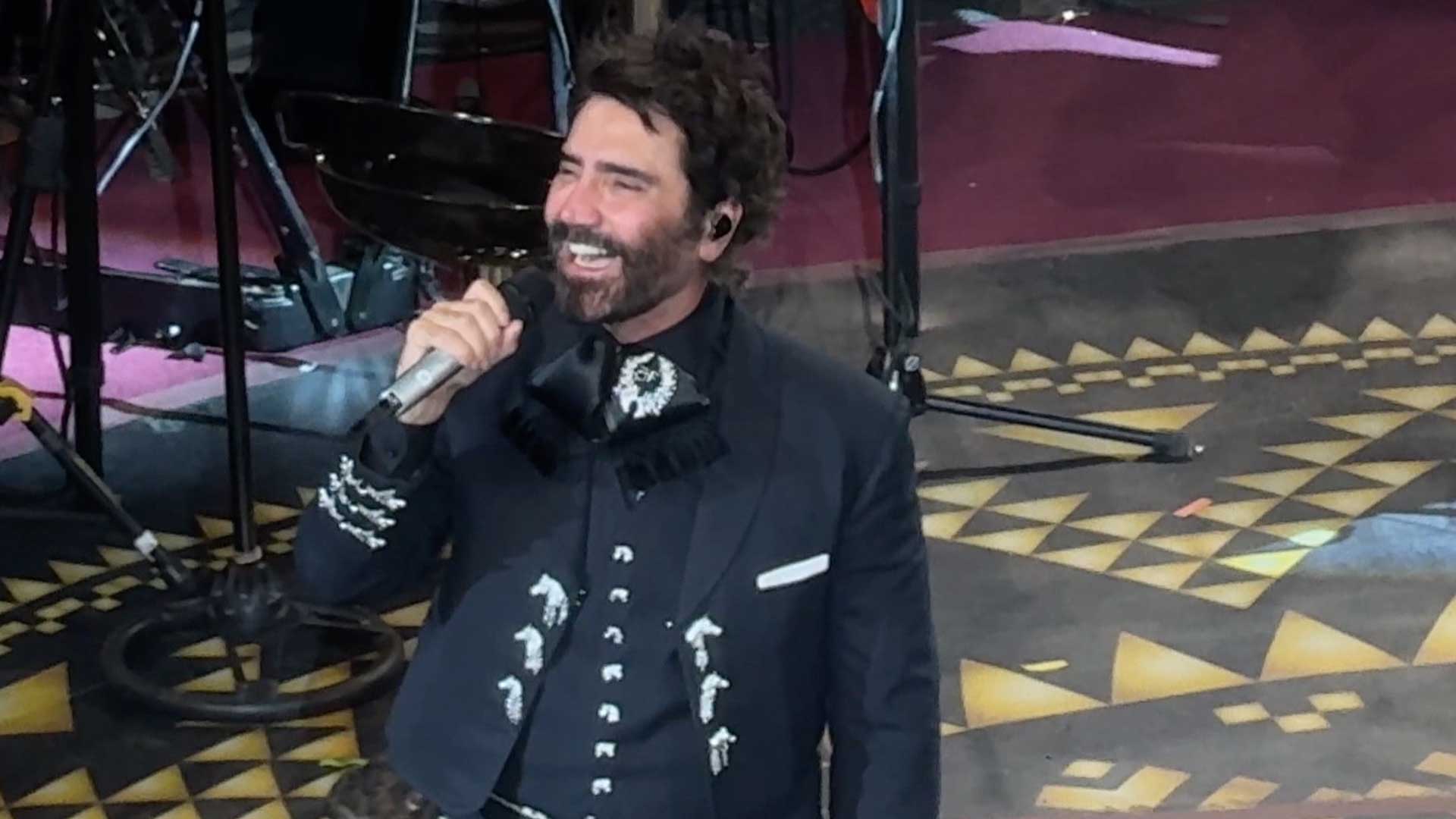 Alejandro Fernández presume su nuevo look: se tiñe el cabello y la barba