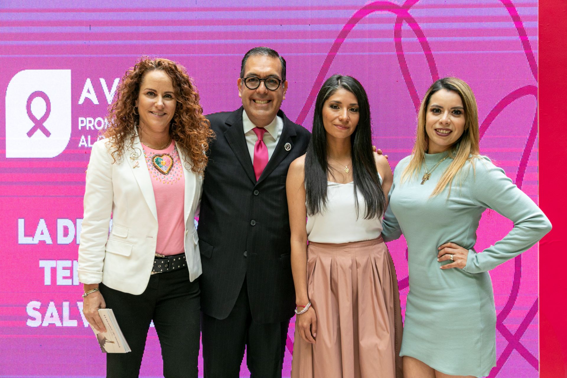 Empresa de cosméticos dona más de 2 mil mastografías