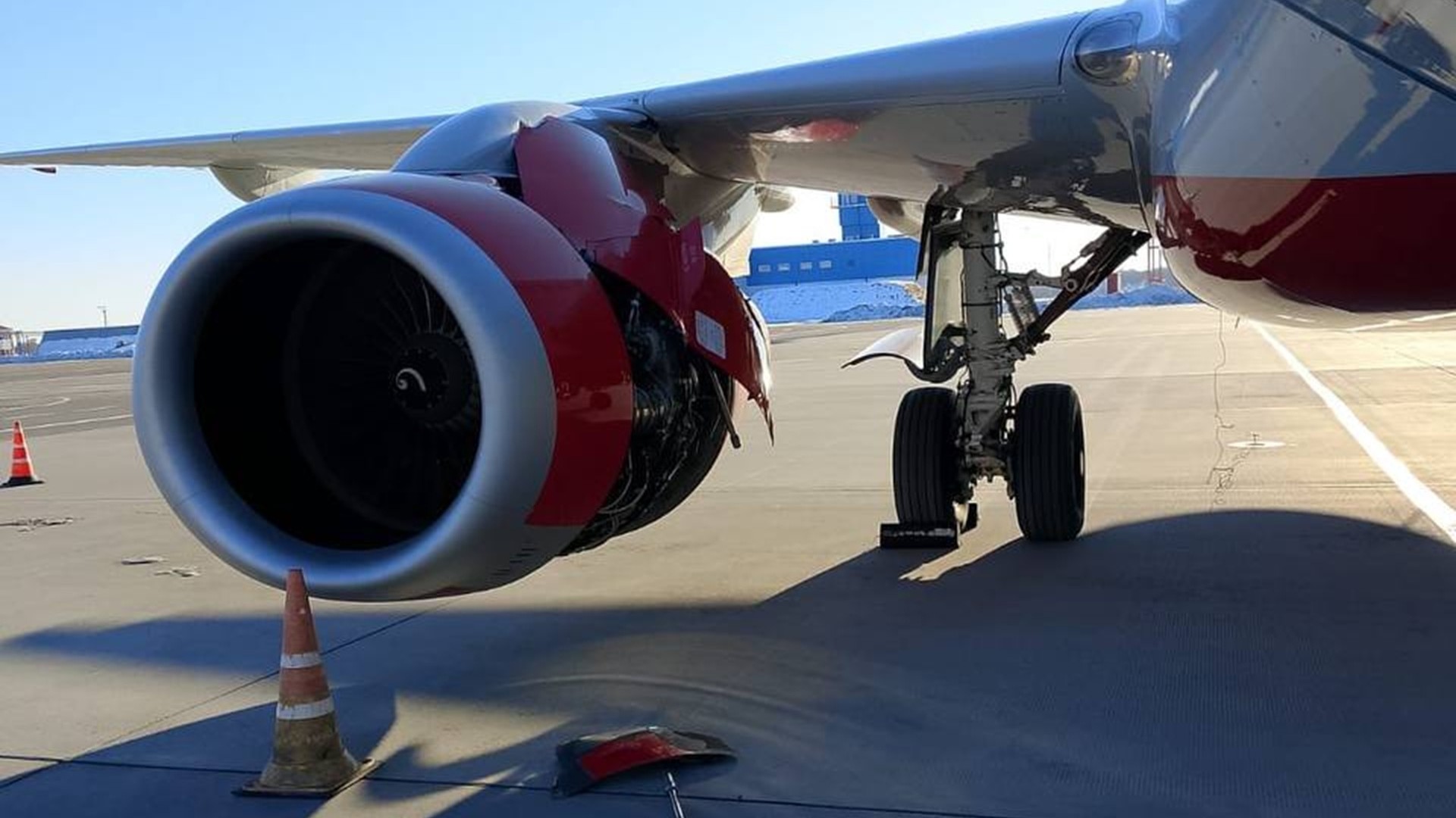 VIDEO | Aterrizaje de emergencia en Rusia: avión perdió parte del motor ...