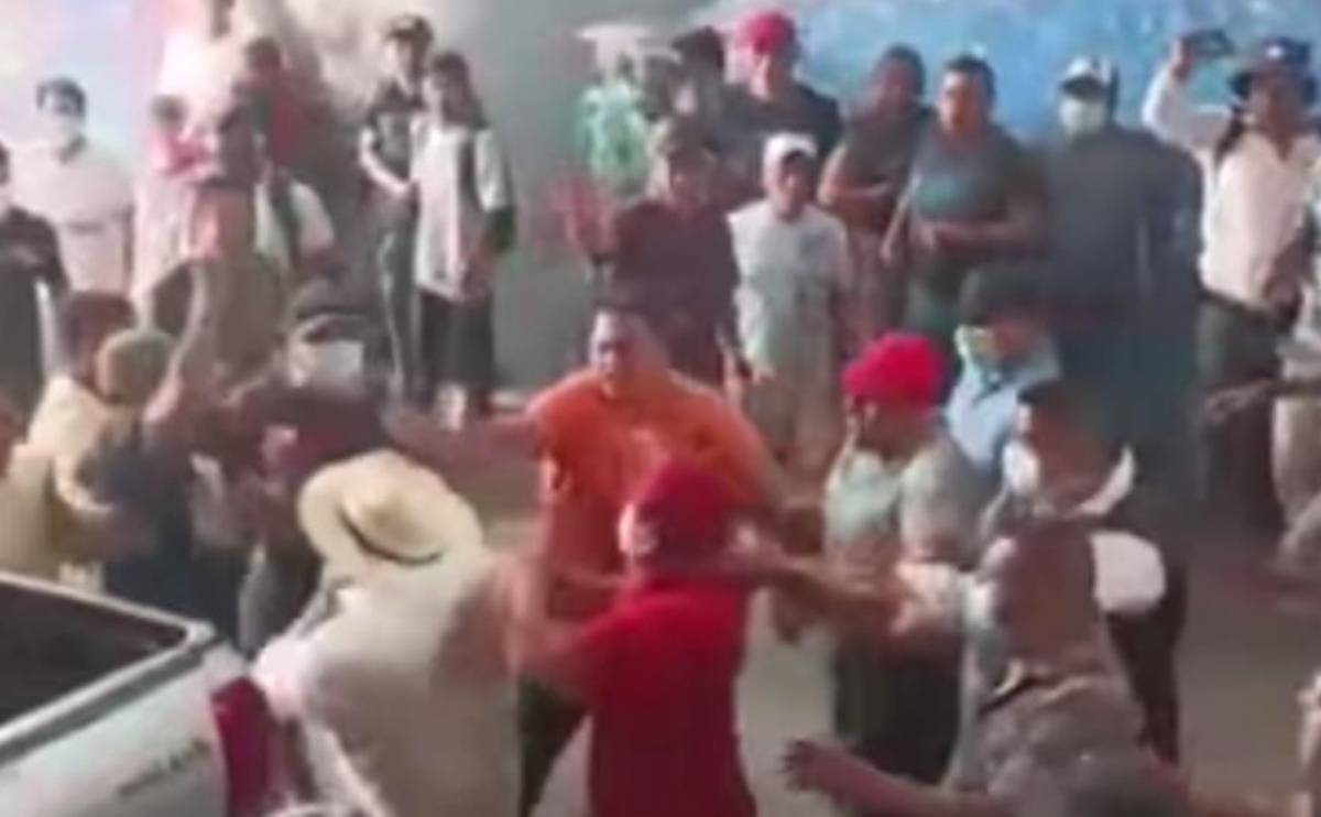 Alcalde de Samayac se enfrenta a golpes con manifestantes