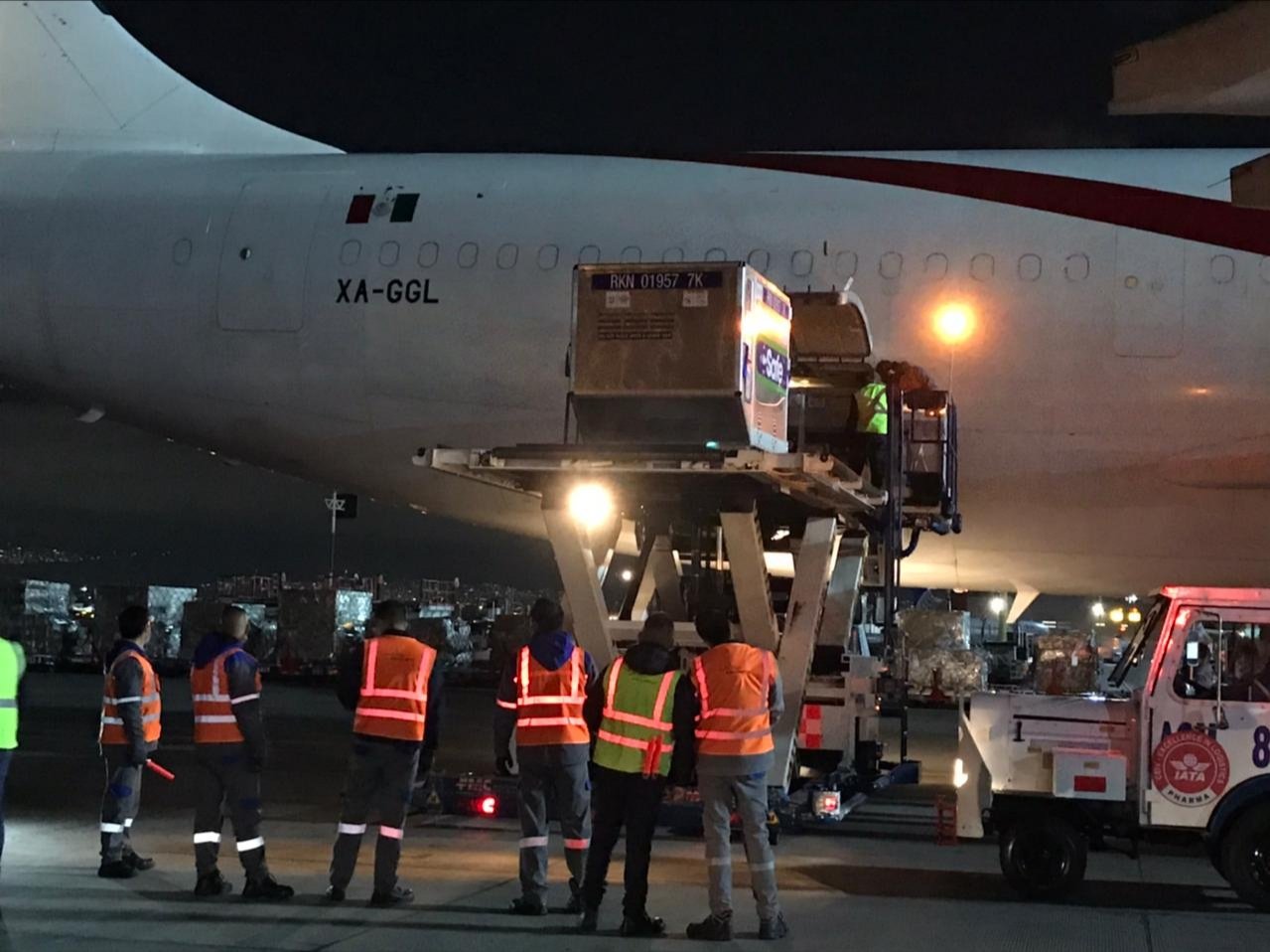 Llegan a México más de un millón de vacunas de AstraZeneca contra COVID-19