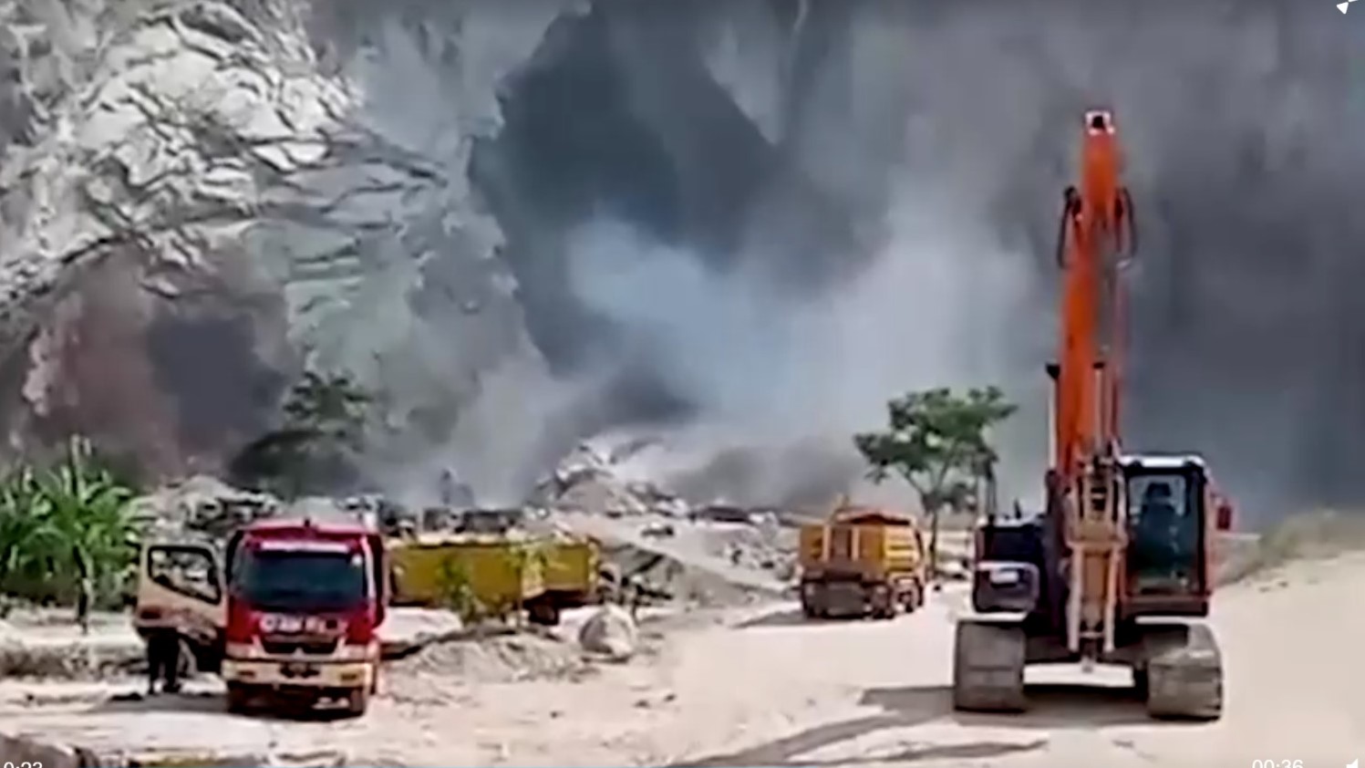 Derrumbe en cantera de Indonesia deja muertos y desaparecidos (VIDEO)