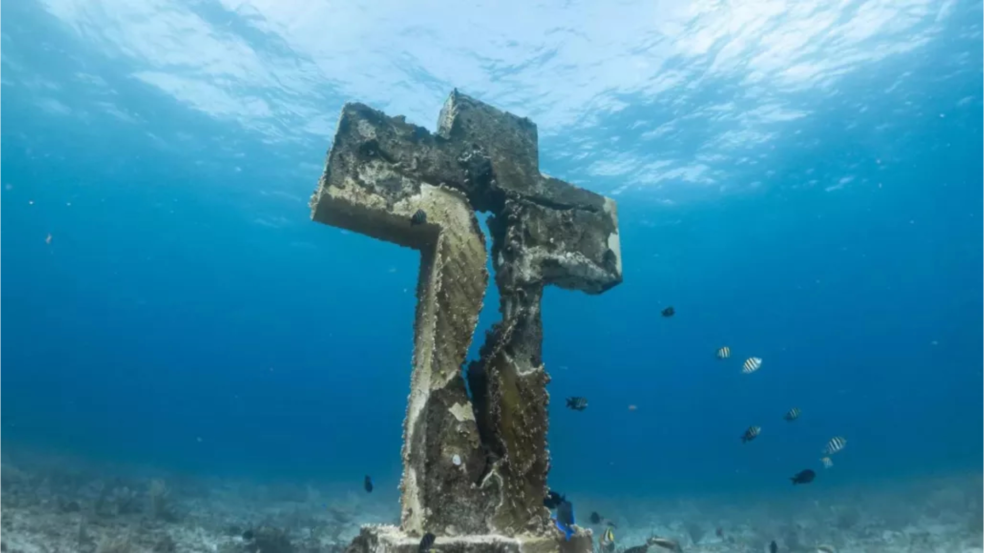 Cruz de la Bahía en Isla Mujeres, homenaje a fallecidos en el mar y ...