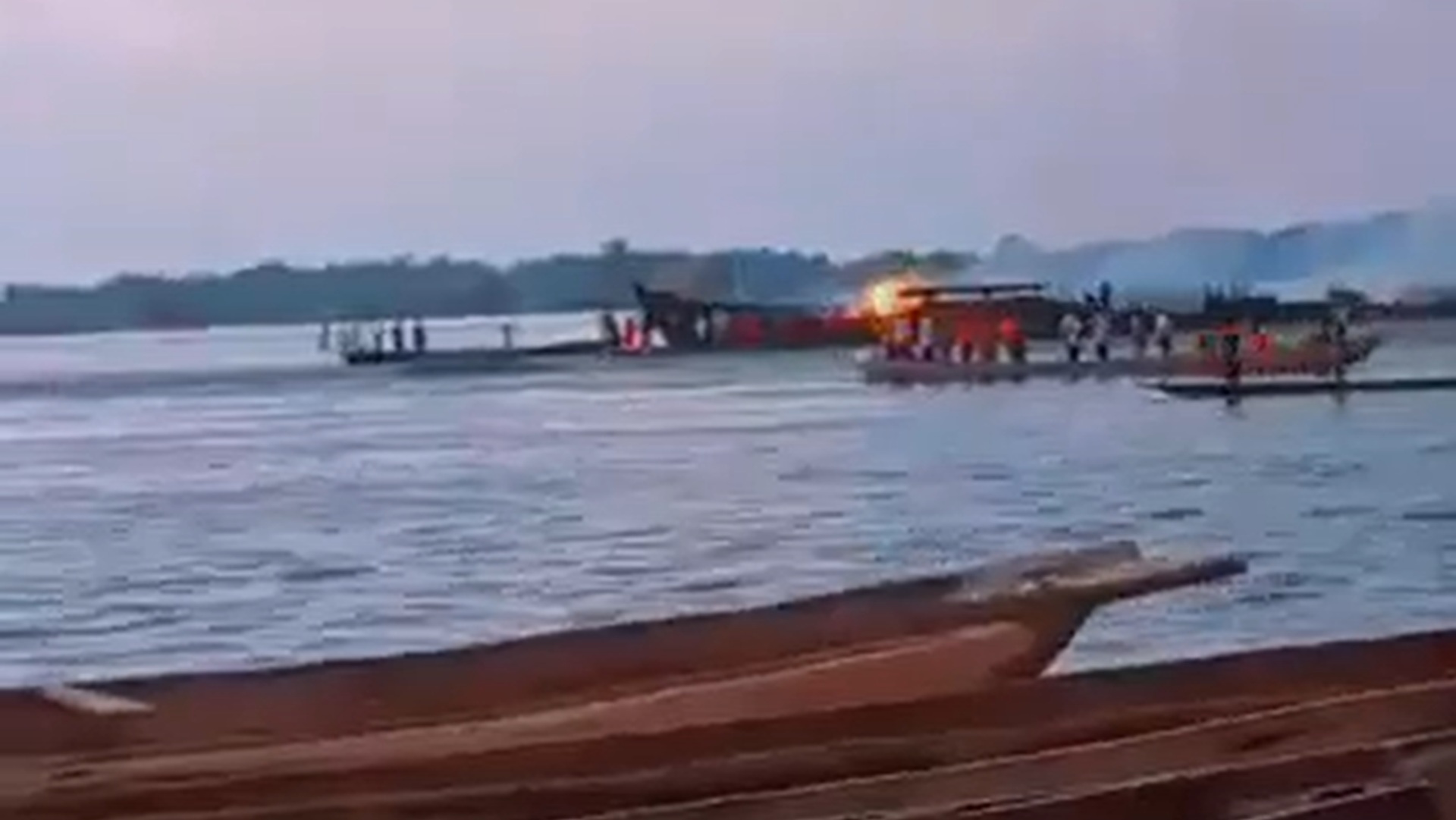 Barco incendiado: Confirman 50 muertos y 100 desaparecidos en la ...