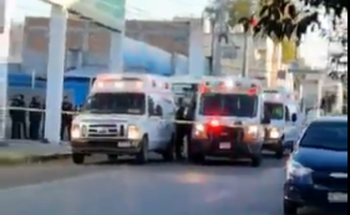 [Imágenes fuertes] Pasajeros de ruta Azteca golpean a asaltante