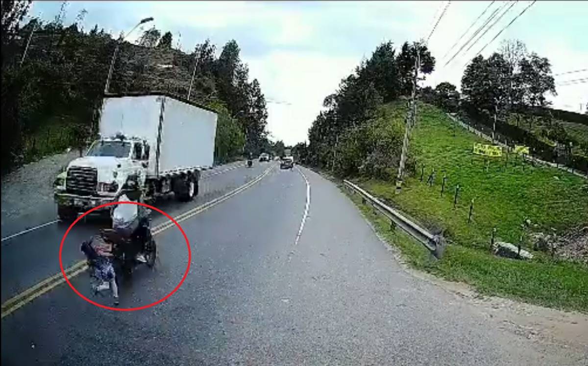Niña atropellada dos veces en Colombia sobrevive