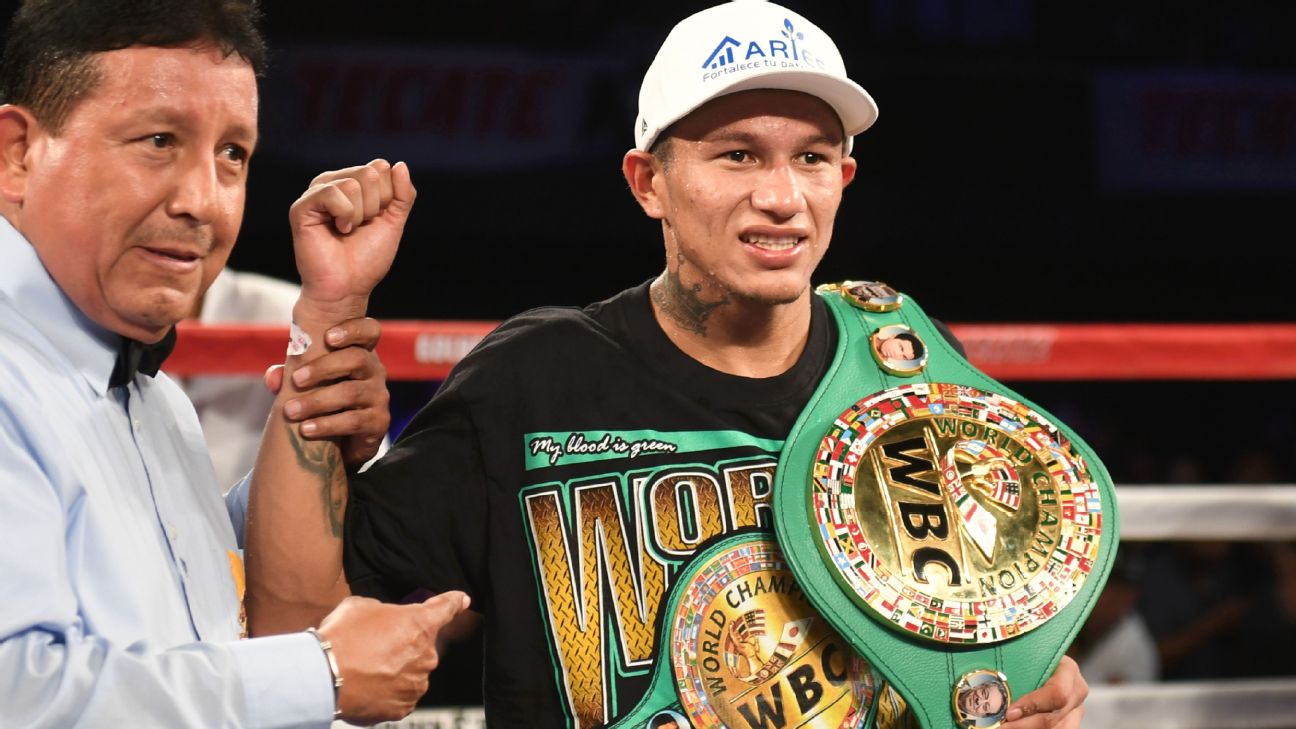 Miguel 'Alacrán' Berchelt, de futbolista a campeón del mundo