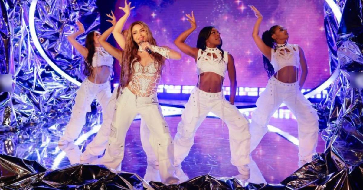 VIDEO: Así fue el performance de Shakira en Times Square de su nuevo ...