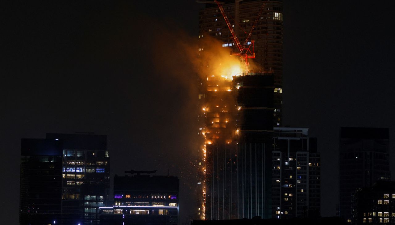 Video: Así fue el impresionante incendio en Hong Kong