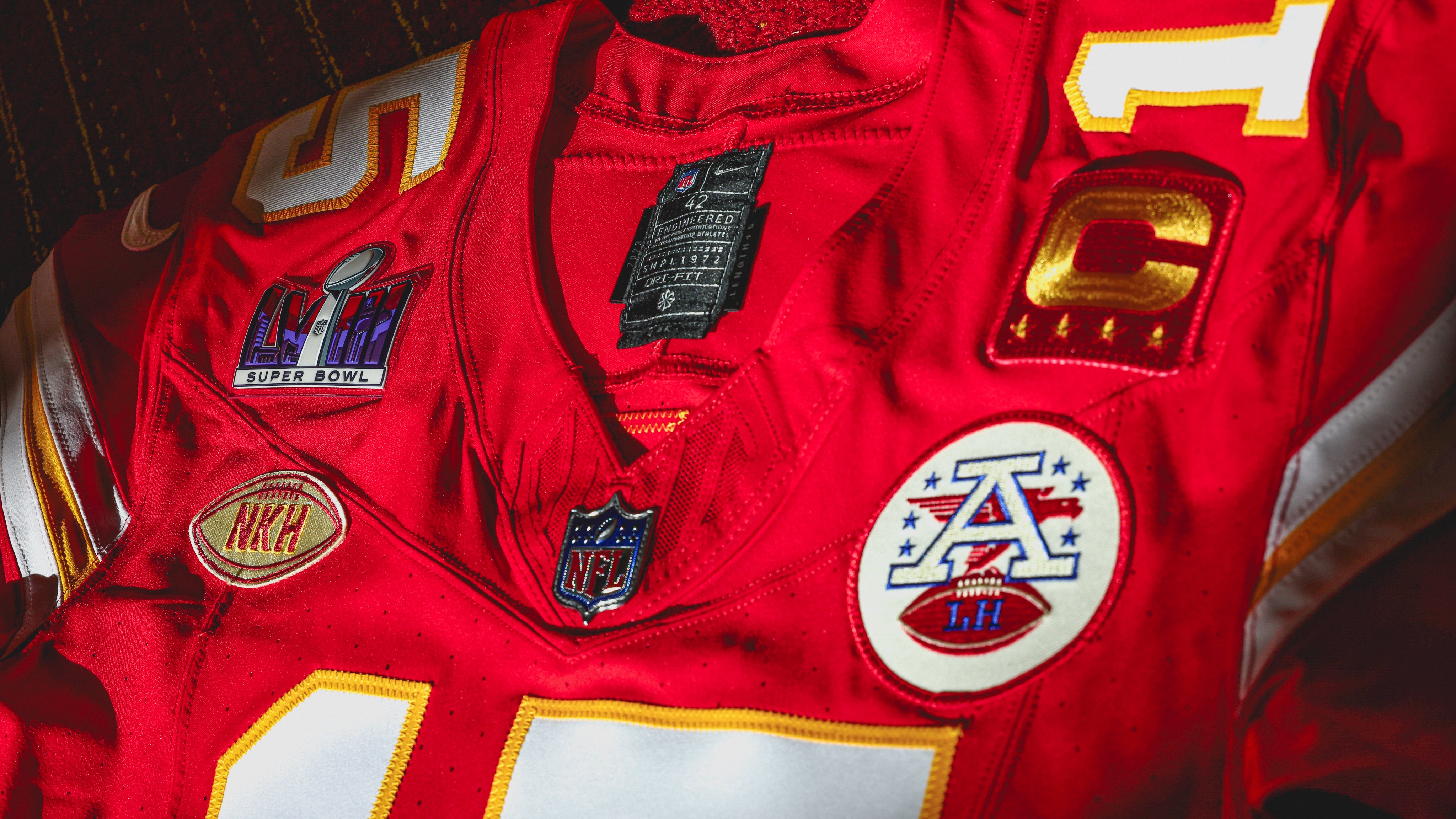 ¿Qué significan los parches en el uniforme de los Kansas City Chiefs?