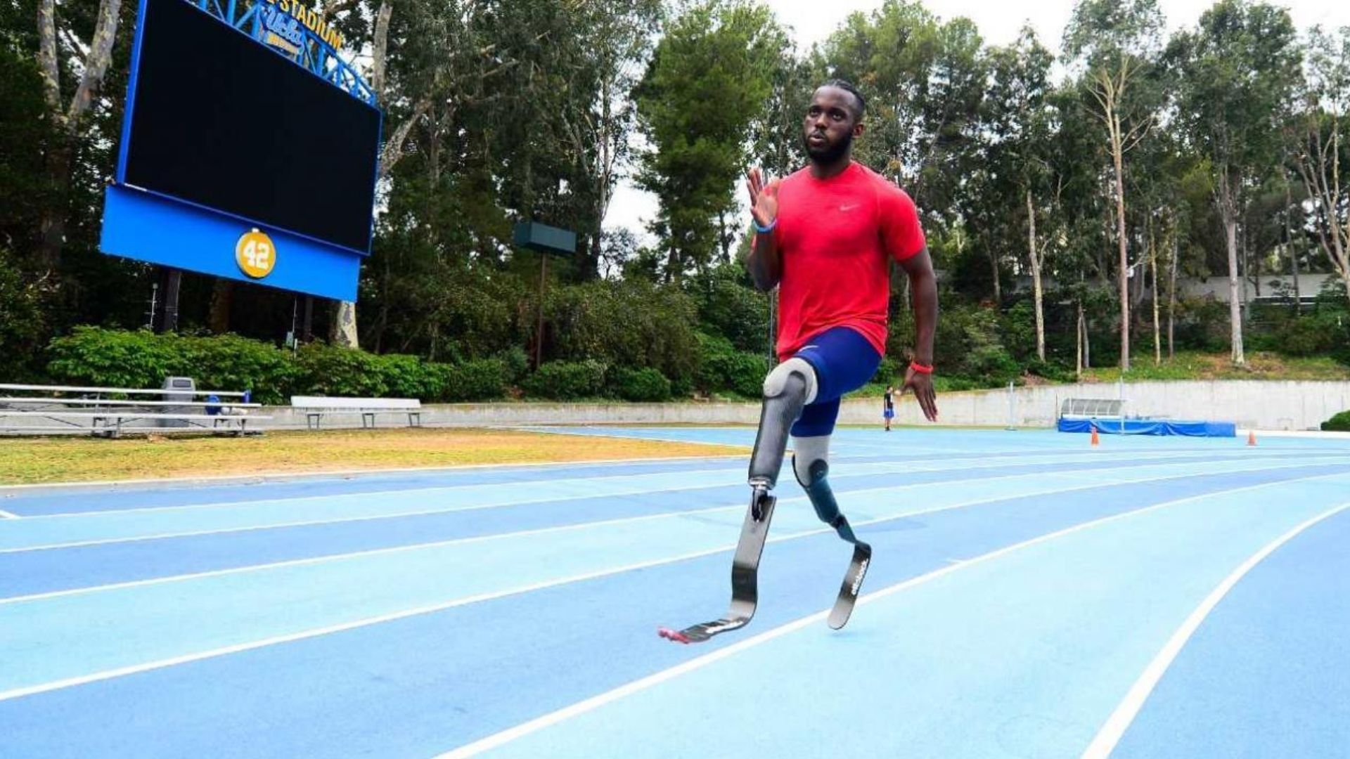 Impiden competir Blake Leeper con sus prótesis