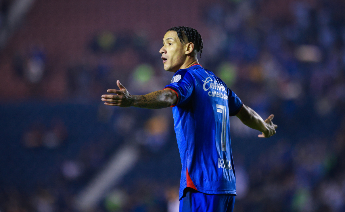 Uriel Antuna antepone clasificación de Cruz Azul a su campeonato de goleo