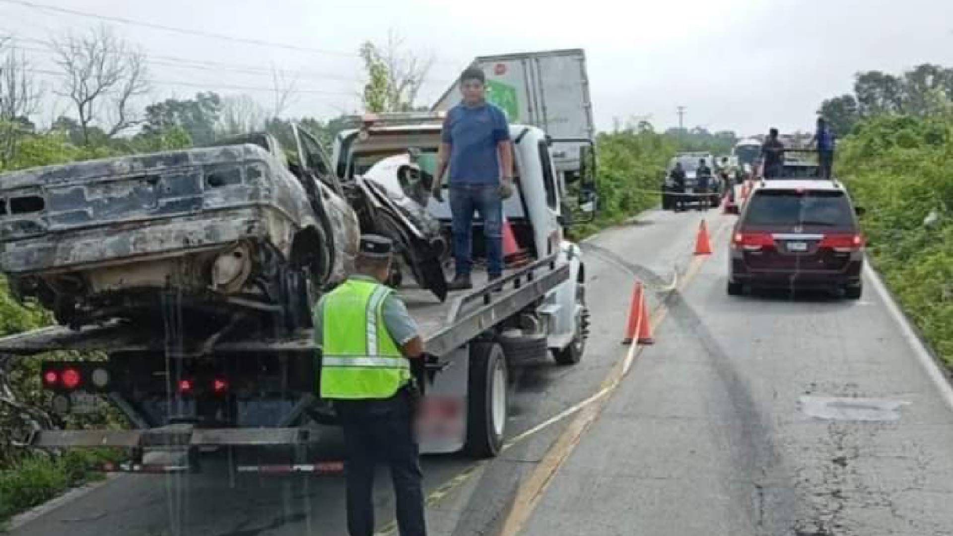 Hombre muere CALCINADO en fuerte accidente carretero