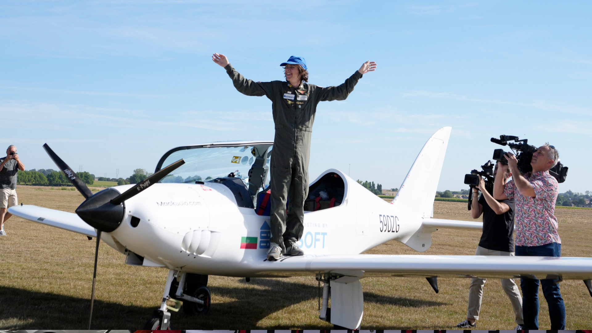 Piloto de 17 años da la vuelta al mundo en solitario