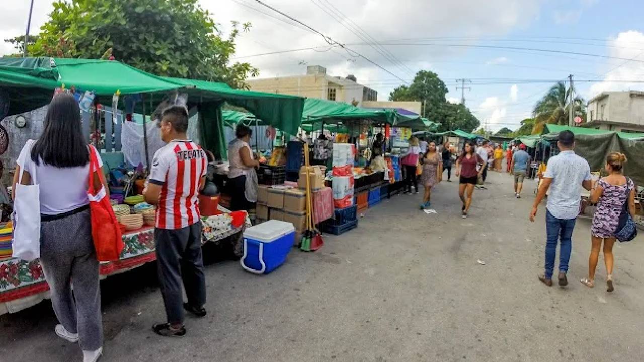 Tianguis de Cancún trabajarán hasta esta hora en Año Nuevo