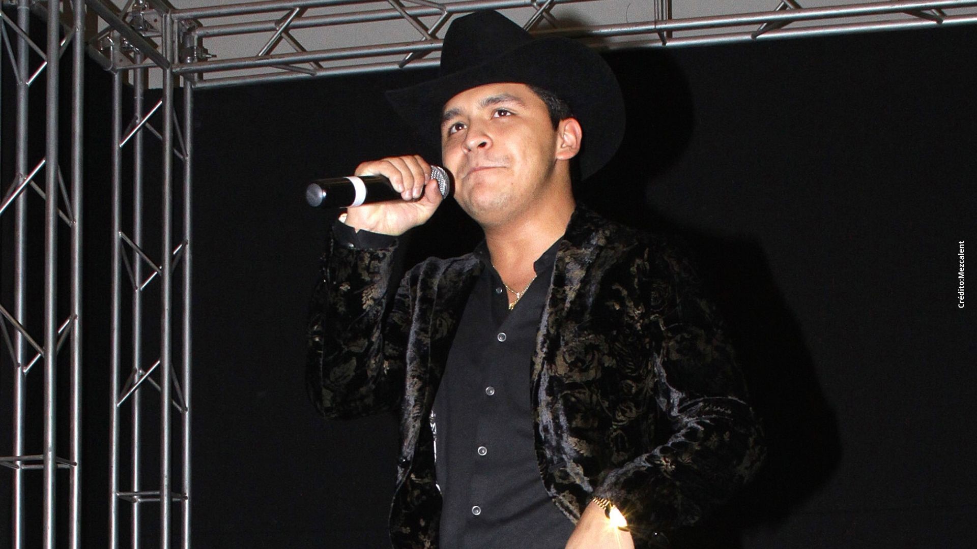 Christian Nodal trabaja en una colaboración con Maná