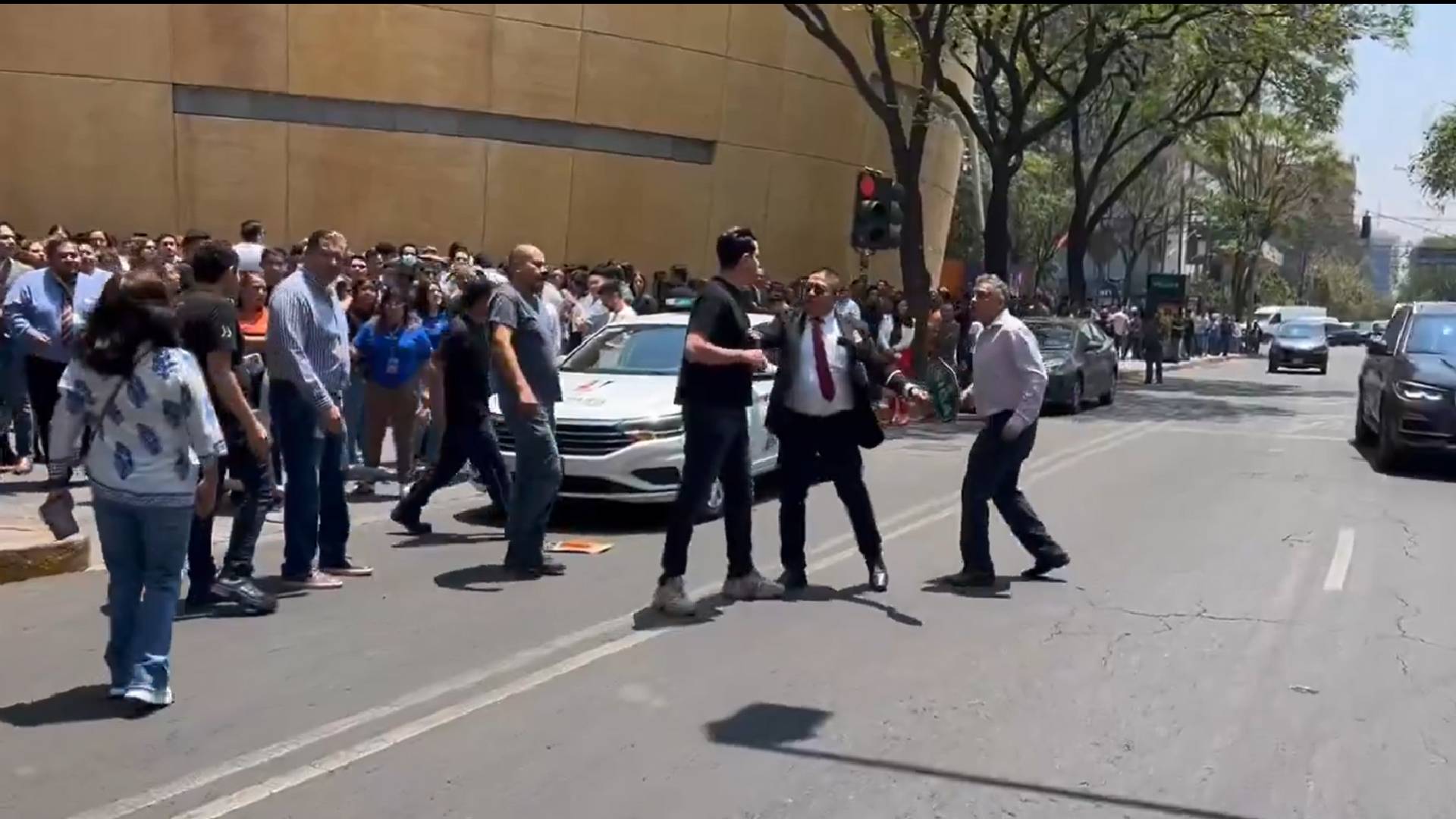 Trabajadores armaron un conato de bronca en CDMX durante el Simulacro ...