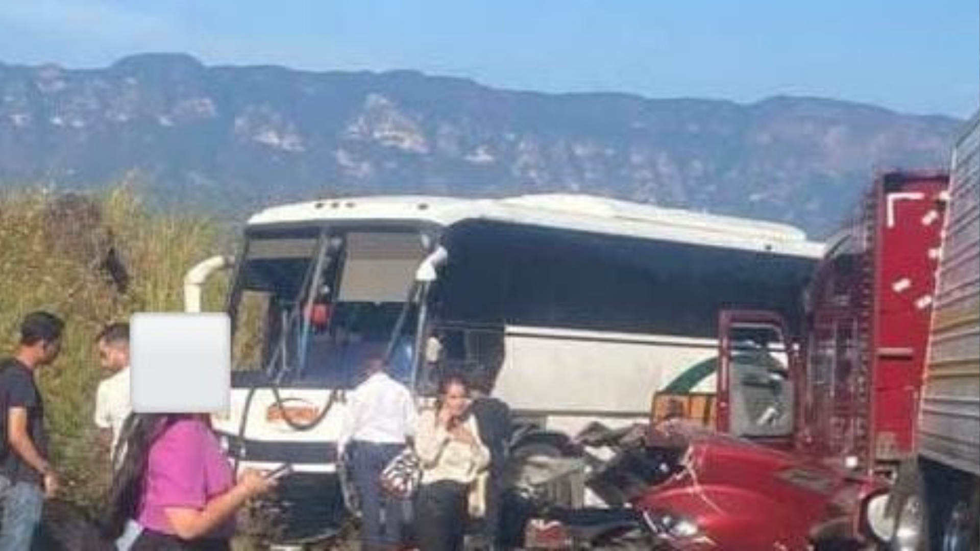 Camión de pasajeros y tráiler protagonizan choque en carretera Tequila ...